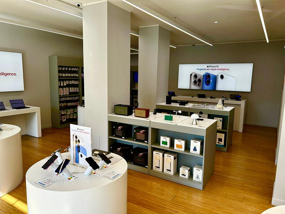 Apple Store Ferrara | Negozio Apple Ferrara || R-Store (ex Juice)