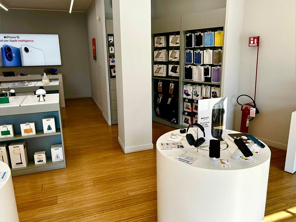 Apple Store Ferrara | Negozio Apple Ferrara || R-Store (ex Juice)