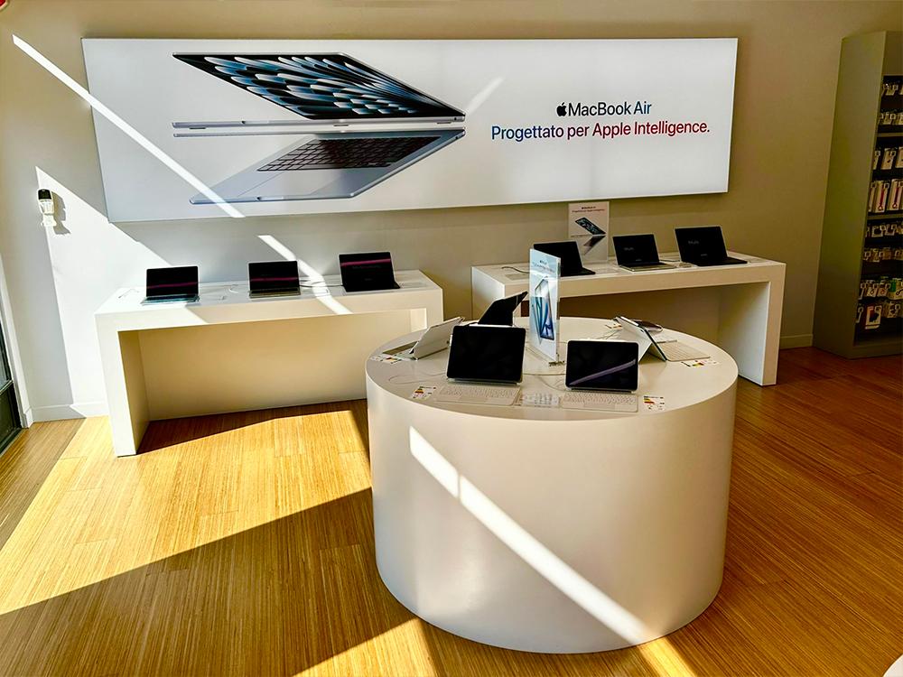 Apple Store Ferrara | Negozio Apple Ferrara || R-Store (ex Juice)